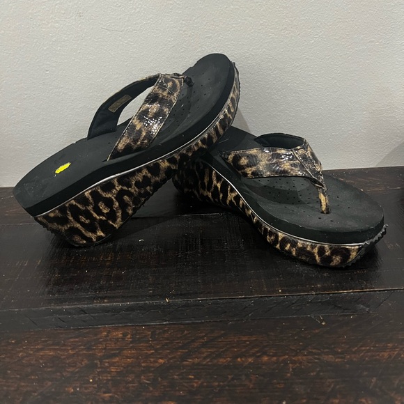 Volatile | Shoes | Volatile Wedge Flip Flop Size 6 | Poshmark